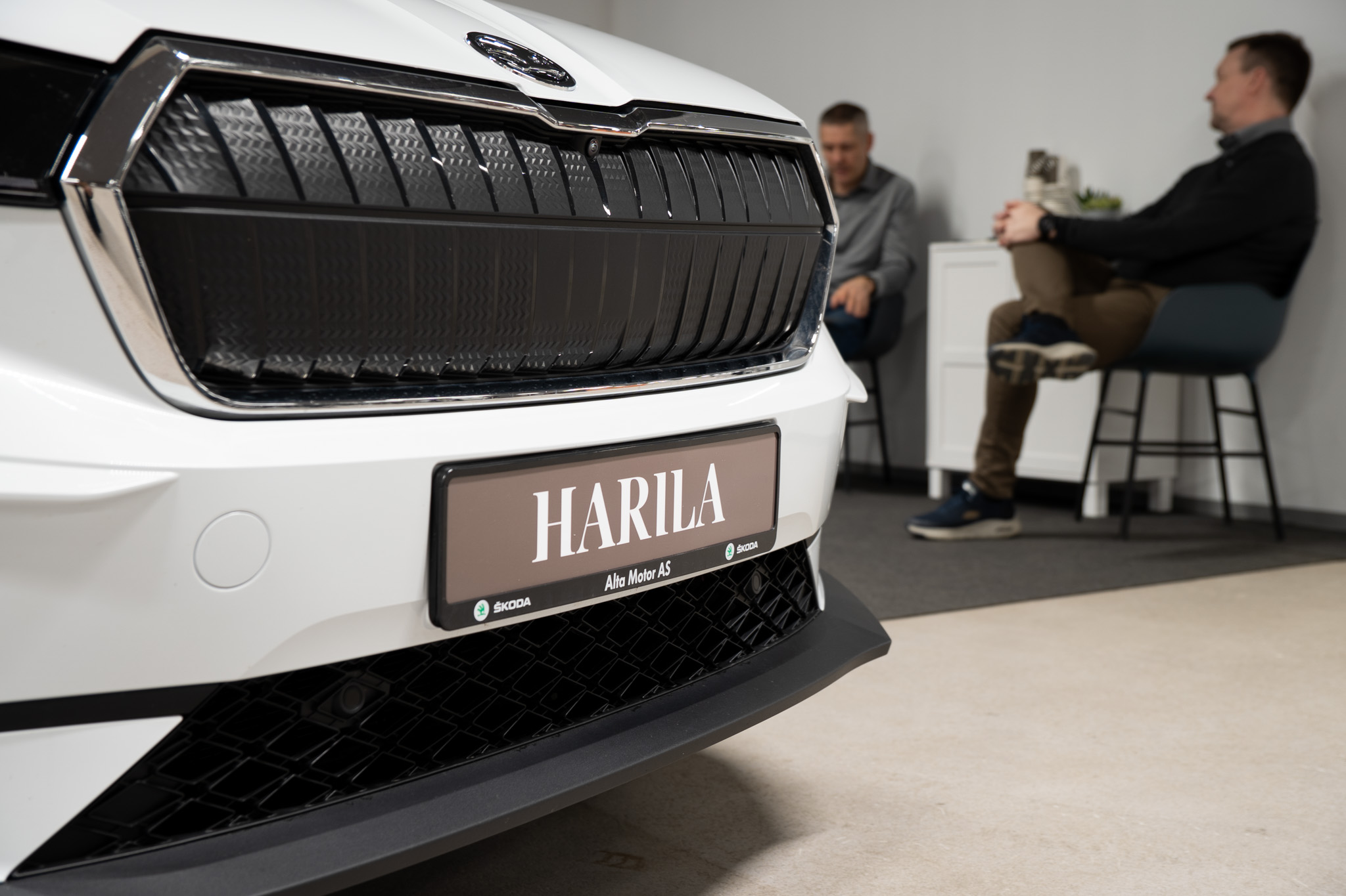 Bli med inn i nyoppusset bruktbilhall hos Harila Motor - Harila